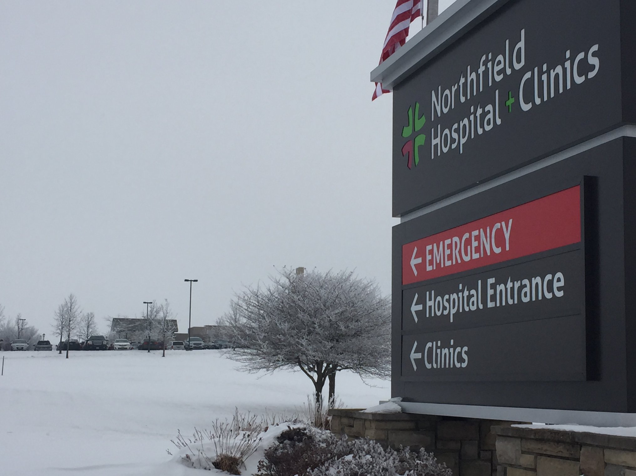 Northfield Hospital + Clinics allows some visitors under age 18 ... Northfield Hospital + Clinics allows some visitors under age 18 ...